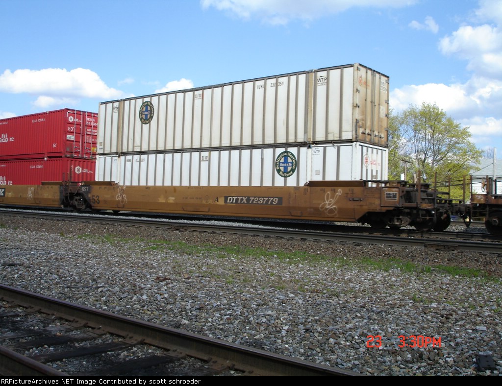 DTTX 723779A Double Stackcar w/HUBU Container's 232309 & 232354 EB